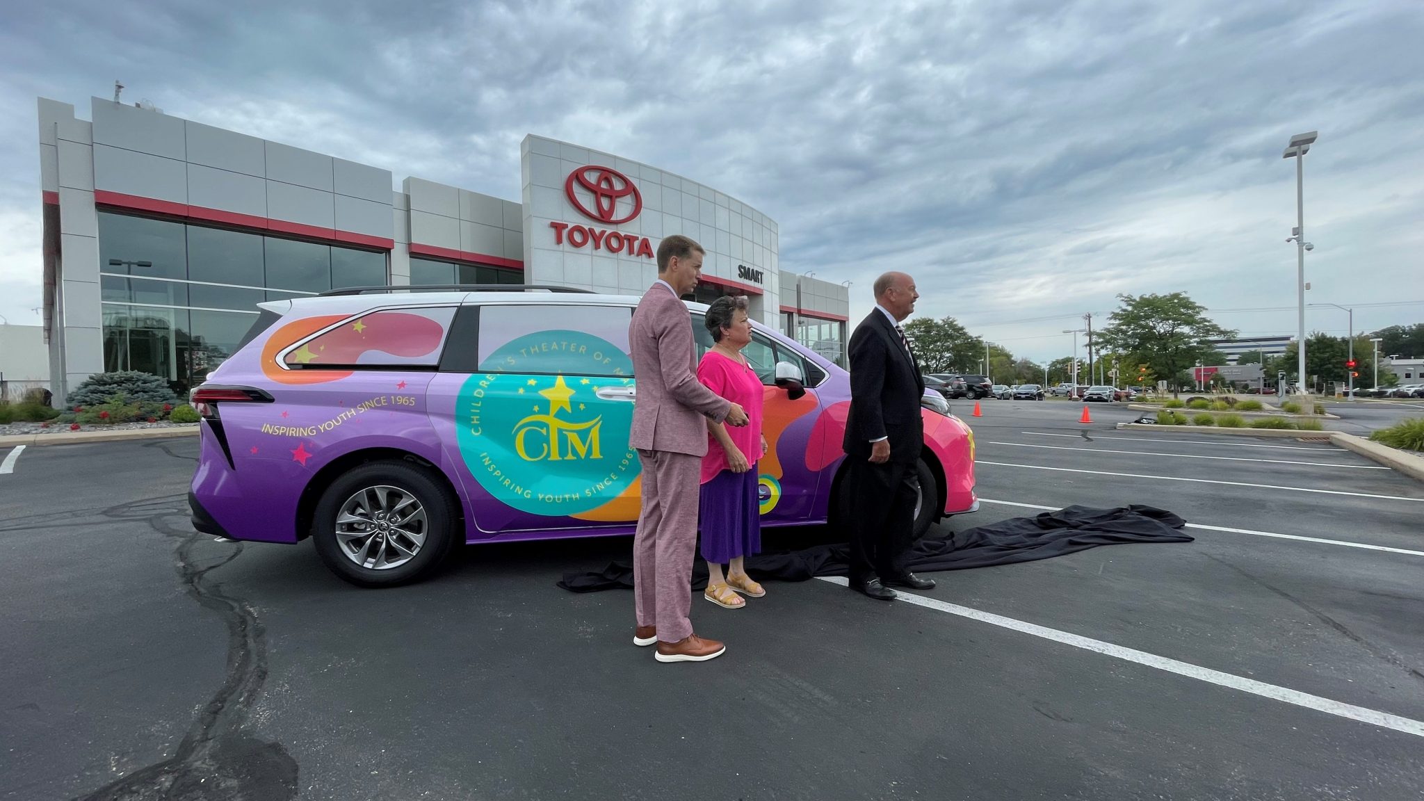 Children's Theater of Madison Unveils Sienna Van from Smart Motors ...